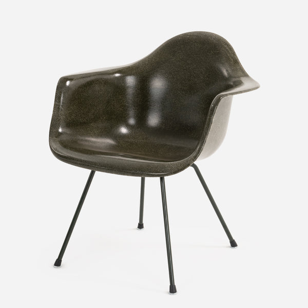 Case Study® X-Base Lounge Armchair – Modernica