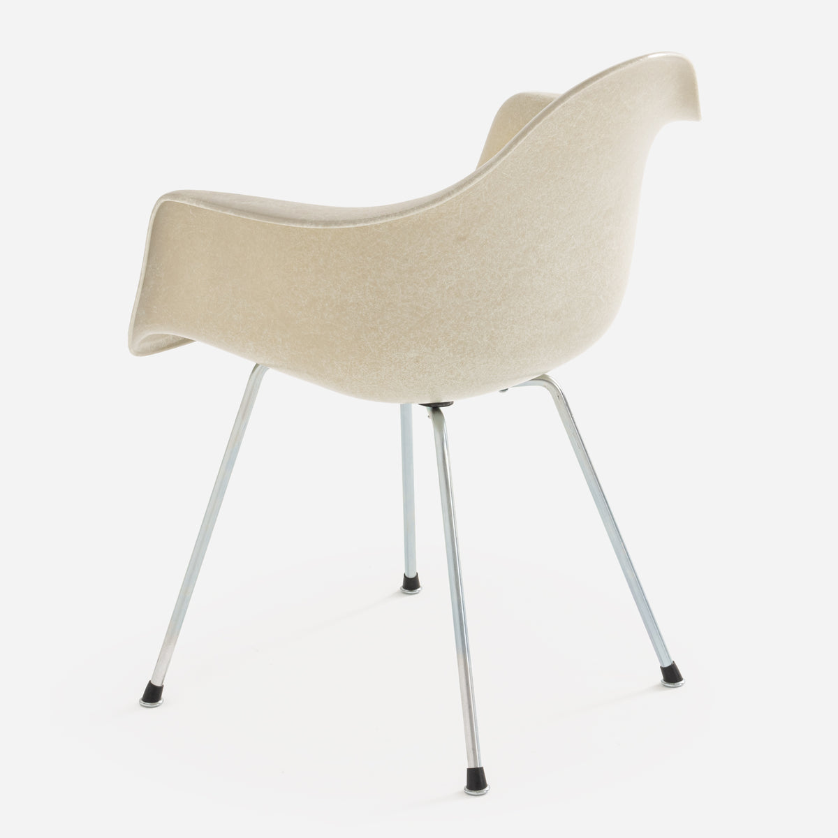 Case Study® Furniture Arm Shell X Base Dining – Modernica Inc