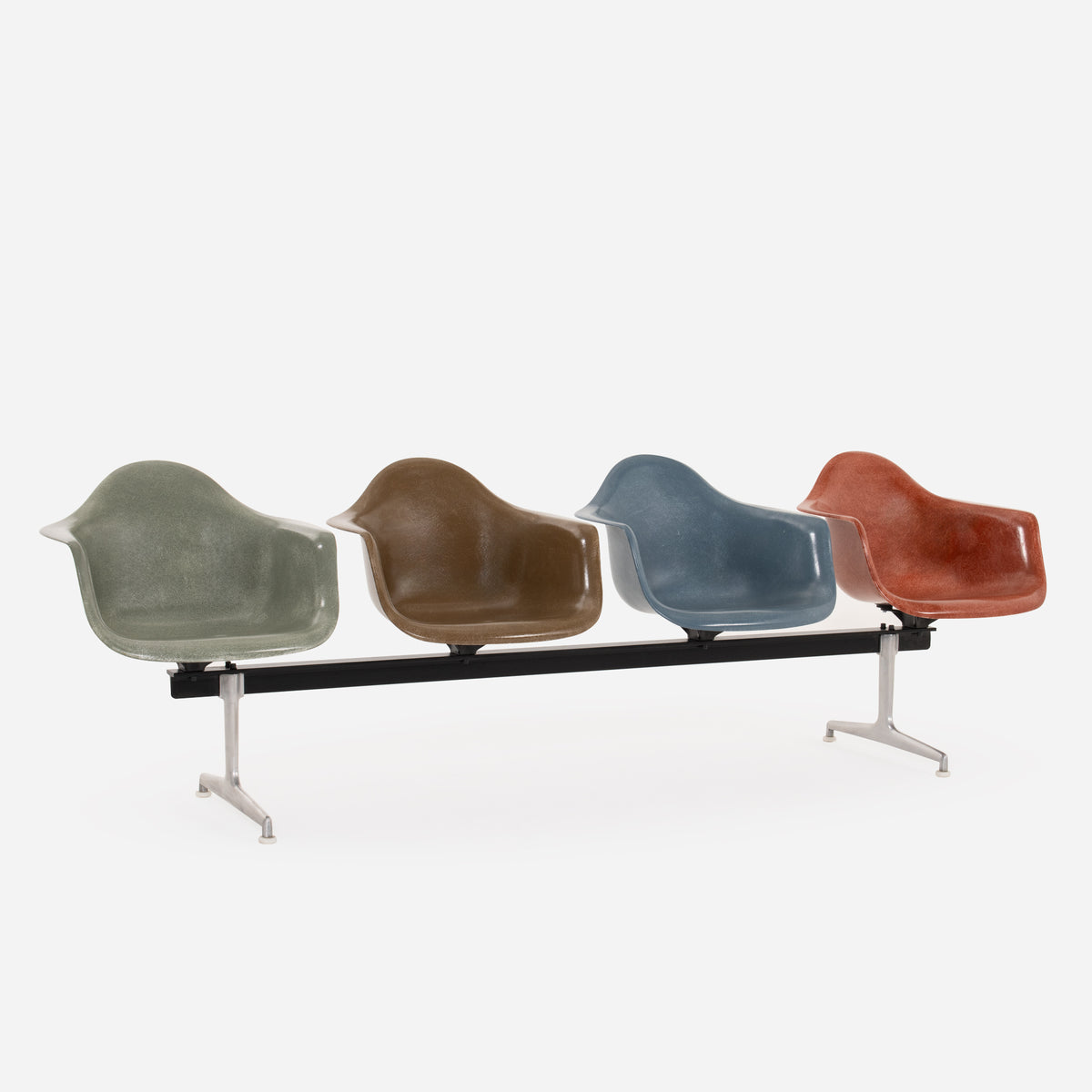 Eames Tandem Four Seater Bench With Fiberglass Shells – Modernica
