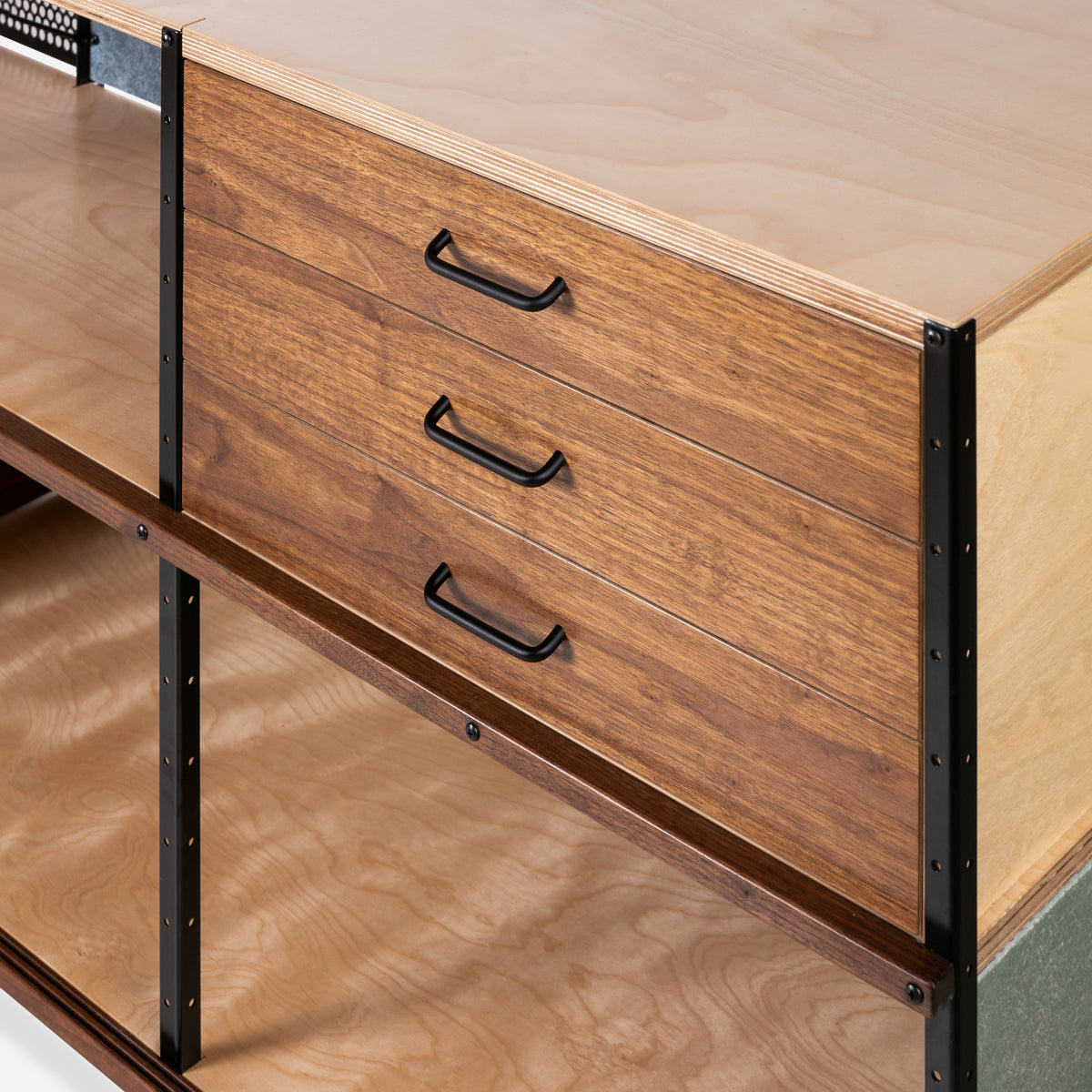 Case Study® Custom Storage Unit 240 – Modernica